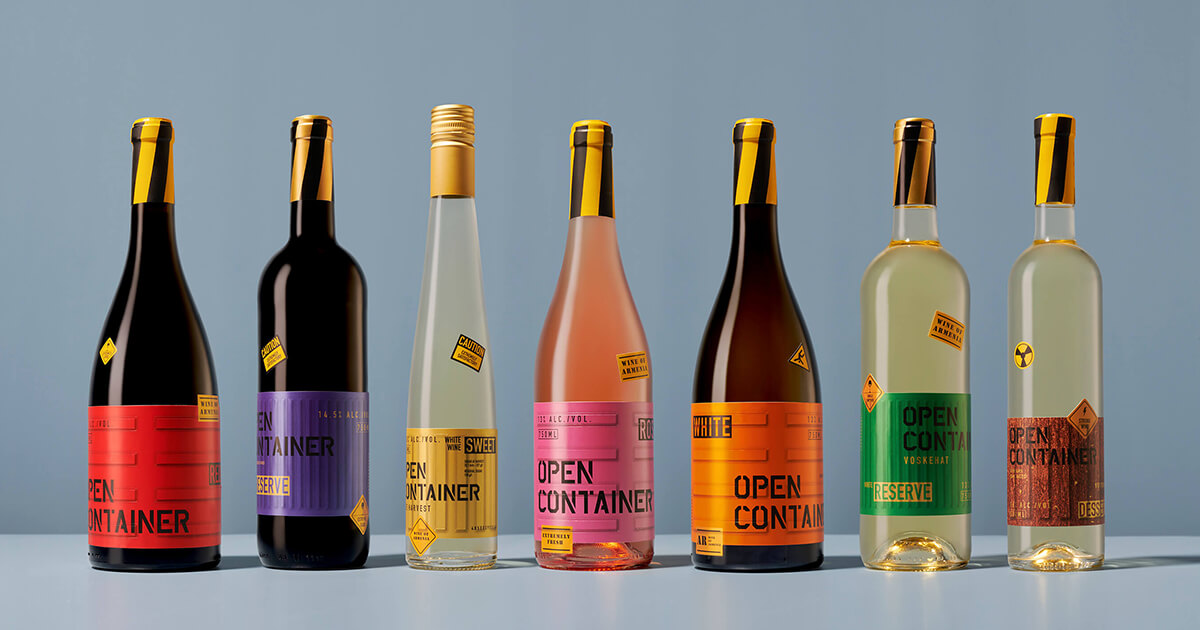 El vino que viaja en contenedores alrededor del mundo.